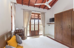 Quarto Duplo Deluxe, 1 cama queen-size, casa de banho privativa, vista para o jardim | Lençóis italianos Frette, roupa de alta qualidade, edredões de penas 