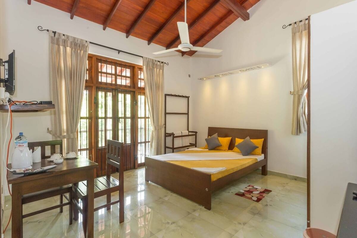 Deluxe Room with Shared Bathroom | Lençóis italianos Frette, roupa de alta qualidade, edredões de penas