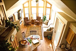 Casa de Campo, várias camas, não fumadores | Sala de estar | TV de ecrã plano