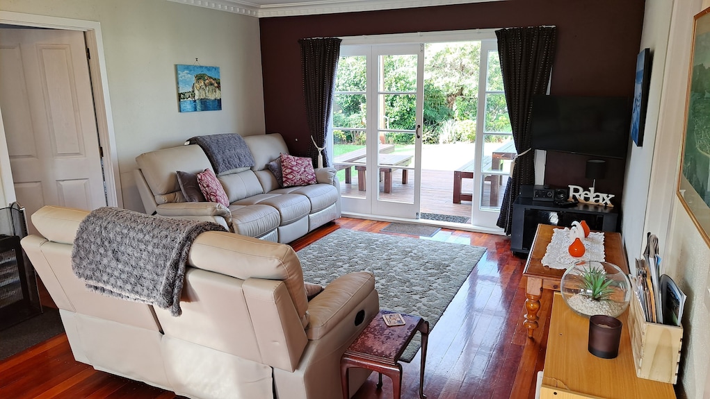 Wind Down On White - 3 Bedroom -Big Back Yard - Whitianga