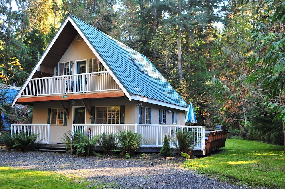 Chalet, Clean, 3br / 2ba In Snowline, Best Rates, Close To Skiing, Wifi & Hot - Glacier, WA