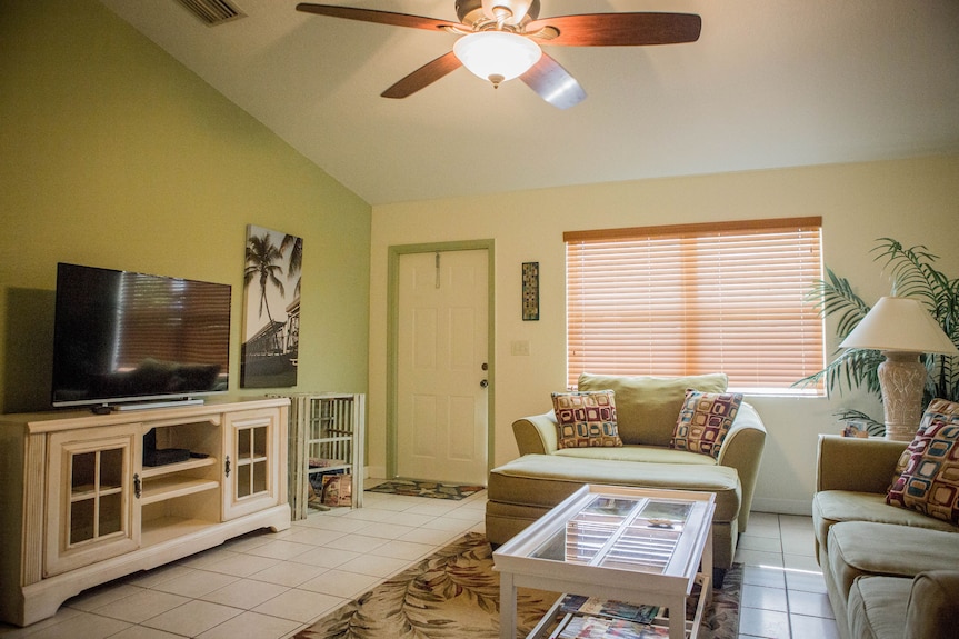 2/2, Davie / Ft. Lauderdale "Quiet / Pool" Garden Home - ¡Más Impresionante Que Nunca! - Pembroke Pines, FL