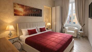 Quarto Comfort, 1 cama queen-size, casa de banho anexa | 1 quarto, edredões de penas, cofre no quarto, secretária