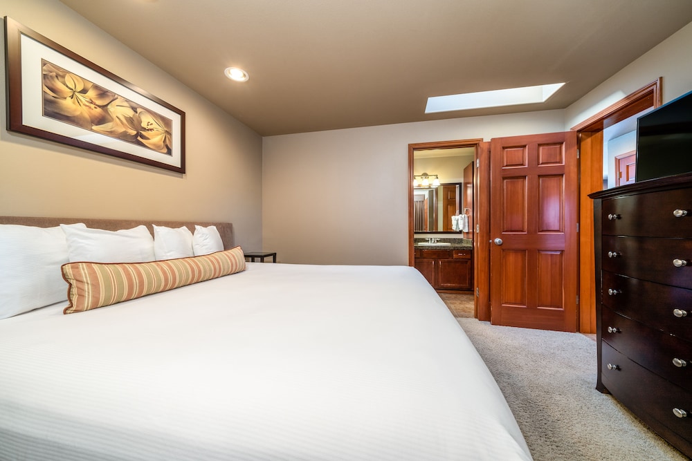 Grandview 402 - 2 Bedroom Waterfront Condo - Chelan, WA