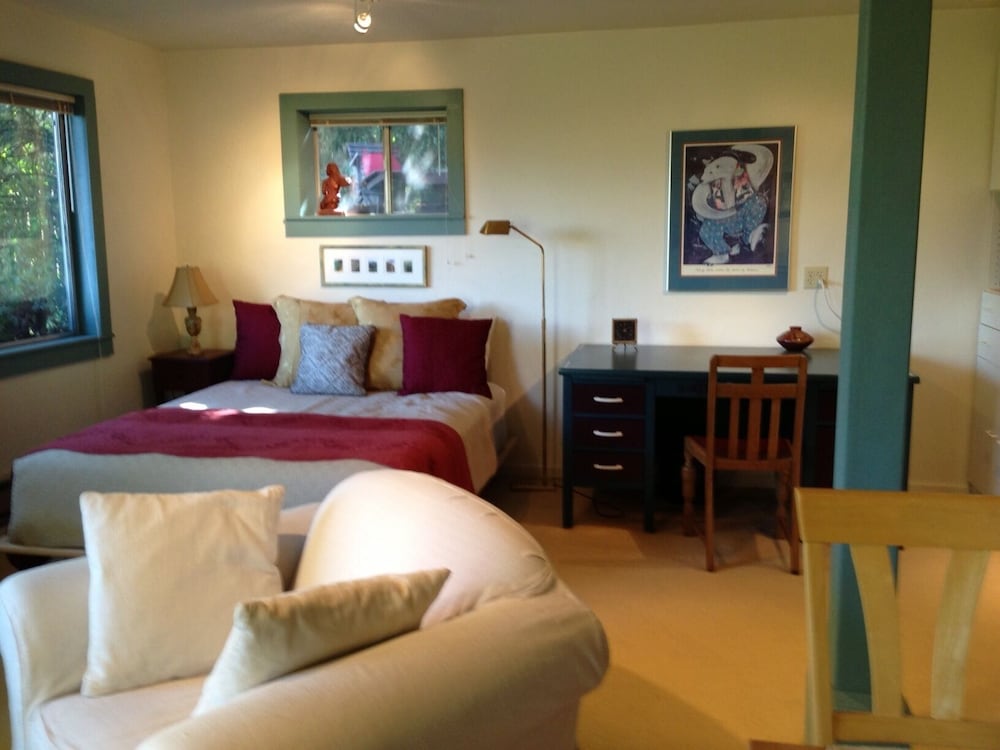 Charming, Comfortable Garden Studio Above The University. - Ashland, OR