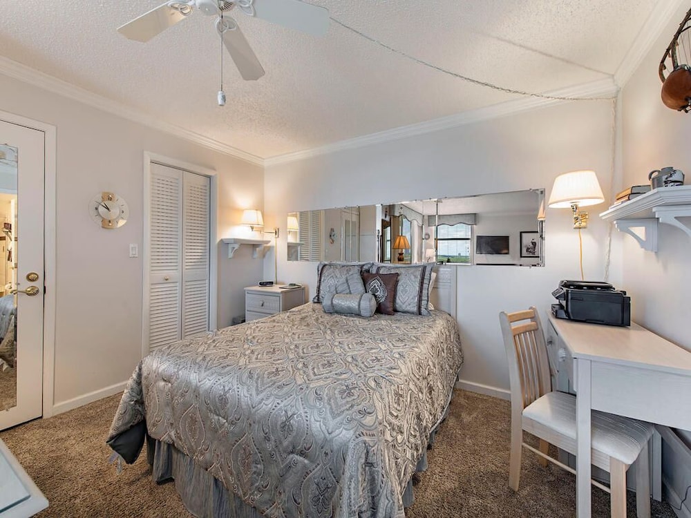 Frente A Beach 9th Fl Condo @ Beach & Tennis Club W / D, Wi-fi, Lavaplatos - Bonita Springs