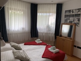 Secretária, Wi-fi grátis, roupa de cama fornecida 