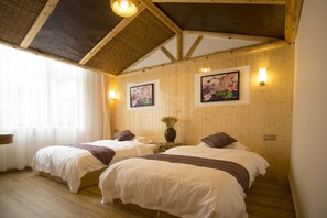 Quarto Twin Superior | Secretária, cortinas/cortinados opacos, ferro/tábua de engomar 