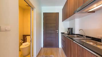 Estúdio Deluxe, 1 cama de casal | Casa de banho | Um polibã, artigos de higiene pessoal grátis, um secador de cabelo