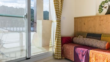 Quarto casal ou duplo conforto, sacada | Escrivaninha, quartos à prova de som, Wi-Fi de cortesia, roupa de cama