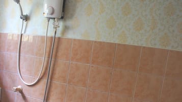 Um polibã, artigos de higiene pessoal grátis, toalhas fornecidas