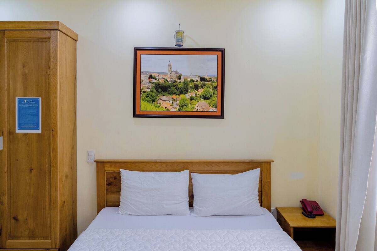 Quarto Duplo para 1 Pessoa, 1 cama queen-size | Secretária, cortinas/cortinados opacos, Wi-fi grátis 