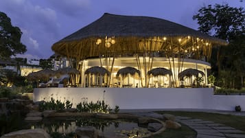 Serviço de café da manhã, culinária internacional, vistas para a praia