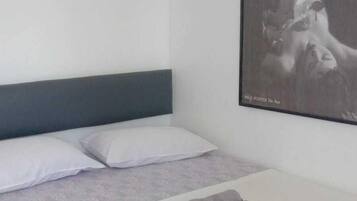 Quarto casal, 1 cama de casal, para não fumantes, vista para a cidade | Wi-Fi de cortesia, roupa de cama, acesso para cadeiras de rodas