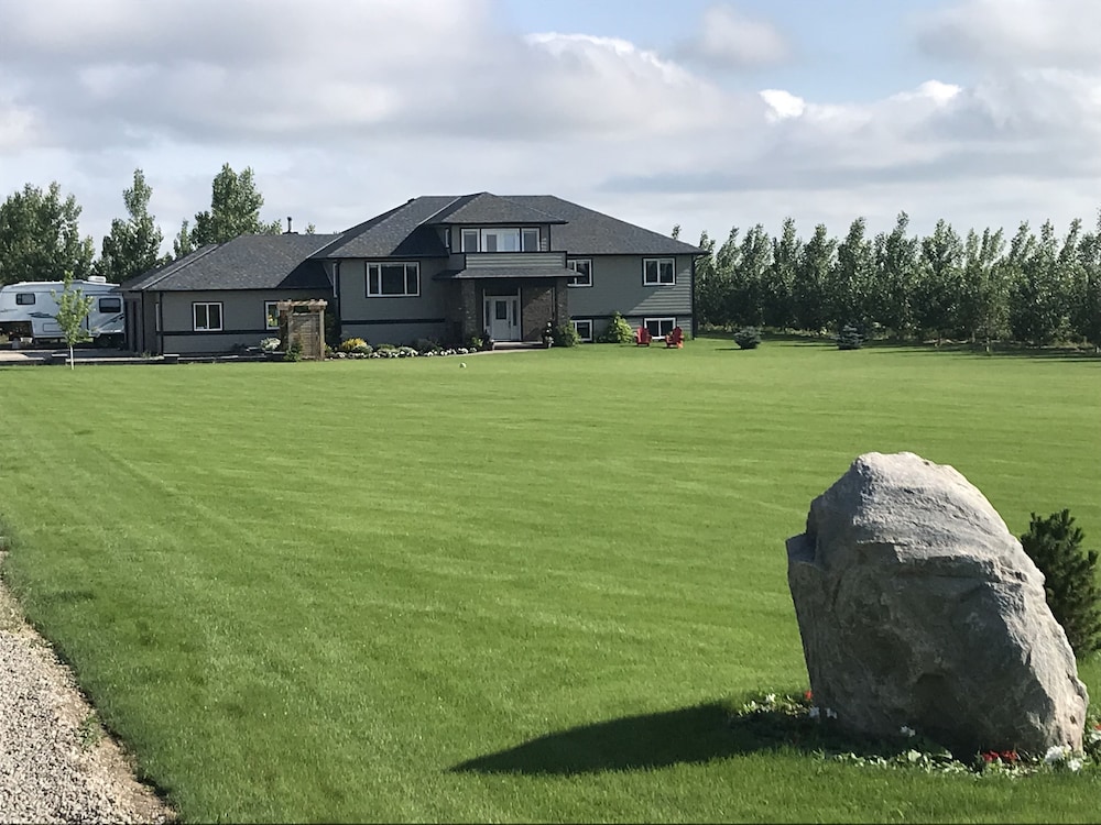 Enjoy Country Living - Lethbridge