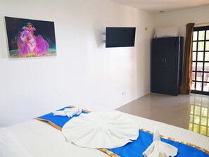 Quarto Duplo Premium, 1 cama king-size, vista parcial para o mar | Cofre no quarto, secretária, quartos insonorizados, camas desdobráveis 