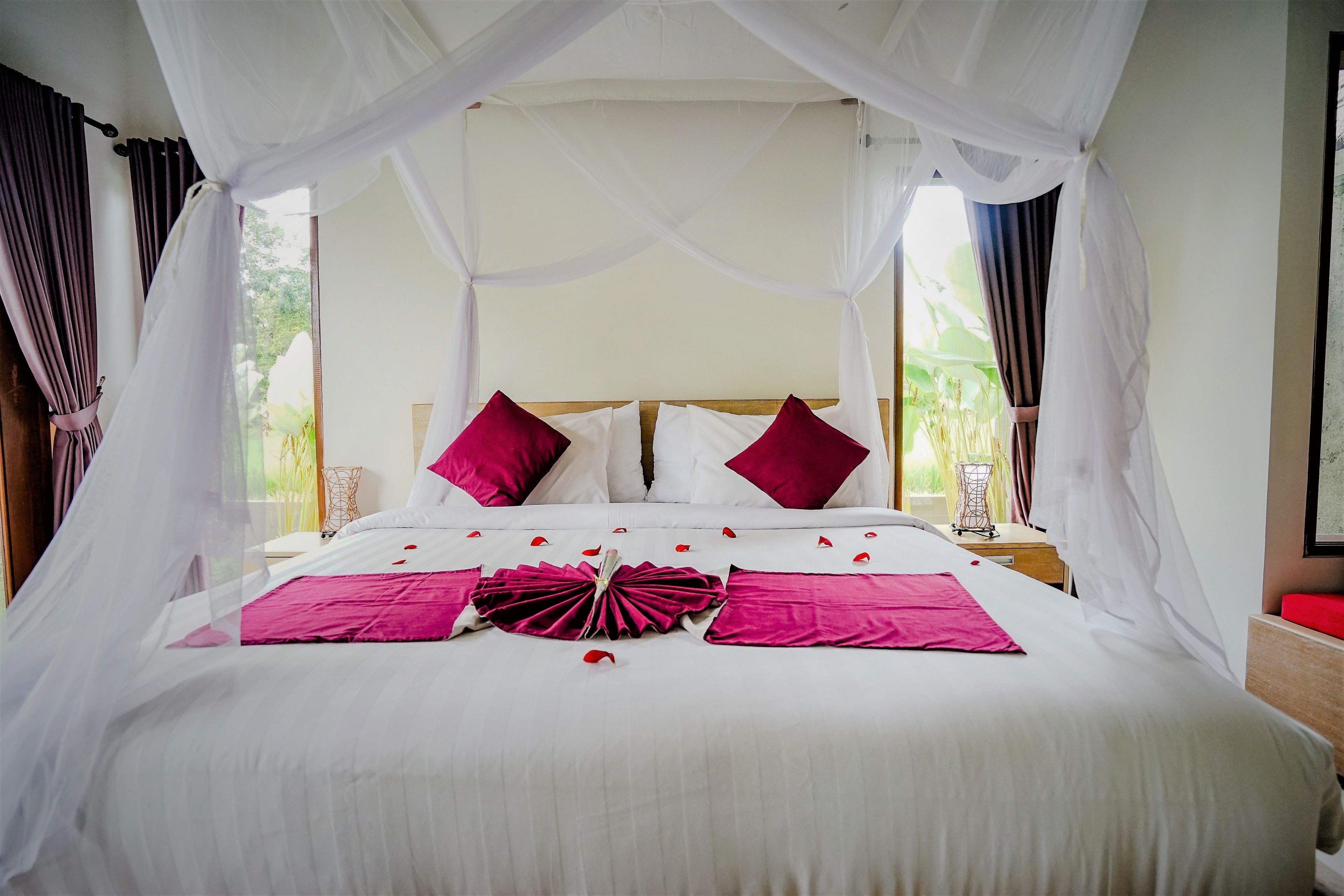 Vila luxo, 1 cama Queen | Frigobar, cofres nos quartos, escrivaninha, Wi-Fi de cortesia