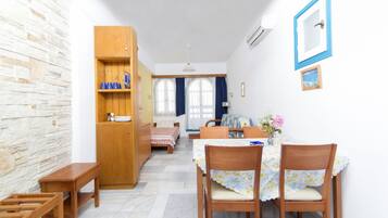 Apartamento Básico | Refeições no quarto