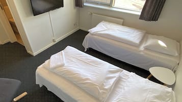 Quarto Duplo ou Twin Superior | Secretária adequada para computadores portáteis