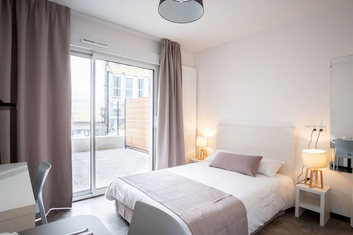 Estúdio Premium, 1 cama de casal, não fumadores | Roupa de alta qualidade, secretária, cortinas/cortinados opacos 