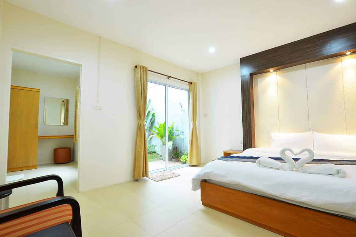 Quarto Duplo Deluxe | Cortinas/cortinados opacos, camas desdobráveis, Wi-fi grátis