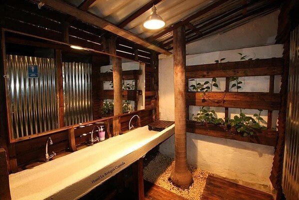 Um polibã, toalhas fornecidas