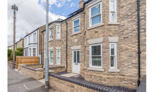 Tailored Stays - Victoria Road - Cambrige (UK)