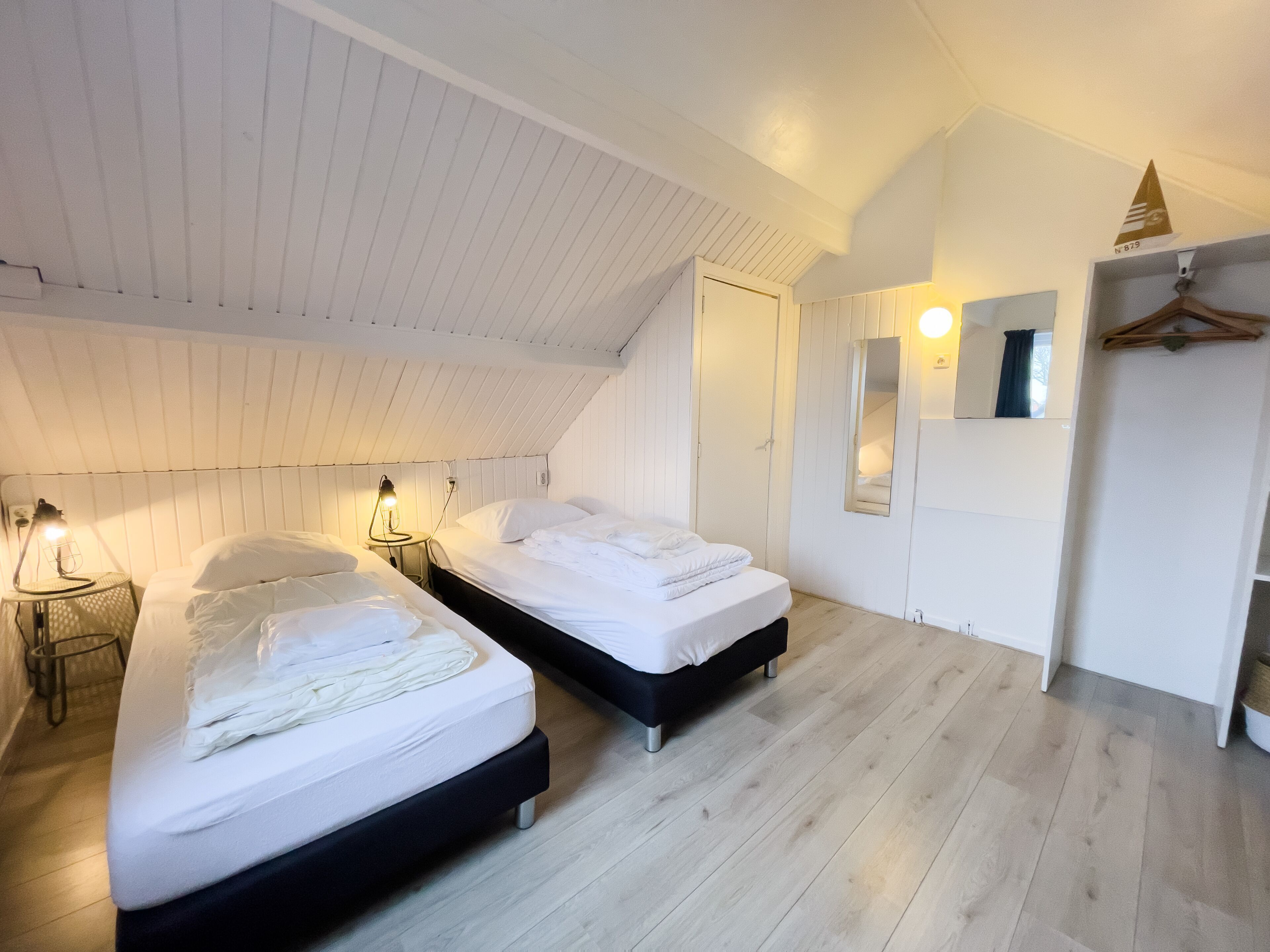 Cofres nos quartos, ferros/tábuas de passar roupa, Wi-Fi de cortesia