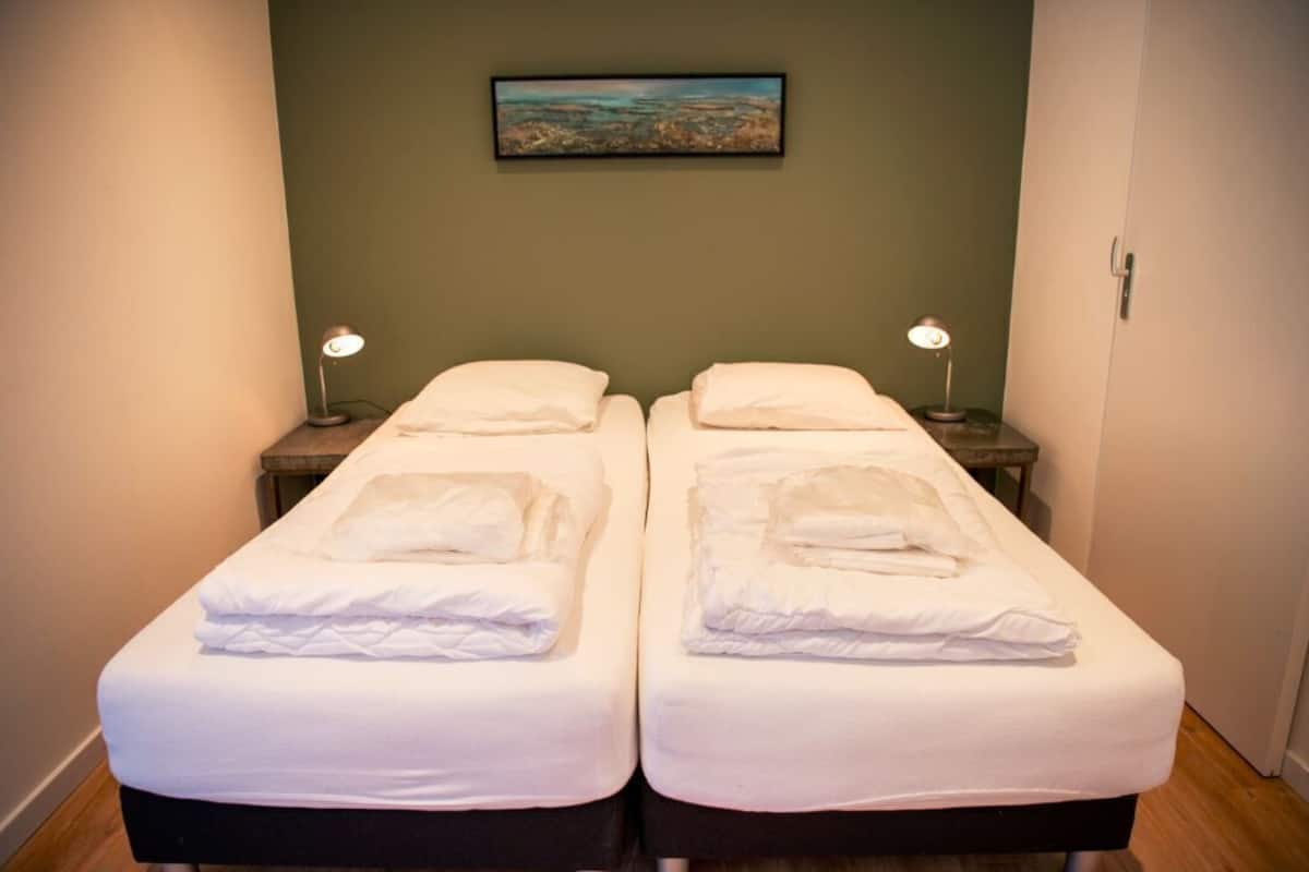Cofres nos quartos, ferros/tábuas de passar roupa, Wi-Fi de cortesia