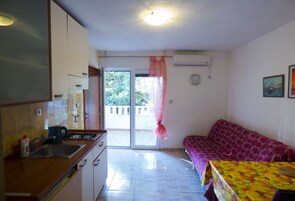 Apartamento, 1 quarto, sacada (A3) | Área de estar | TV de tela plana