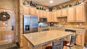 Apartamento em Condomínio Fechado (3057_The_Timbers) | Sala | TV de ecrã plano