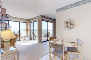 Casa, para não fumantes (One-Bedroom Apartment Holiday home 1) | Opções para refeição no quarto