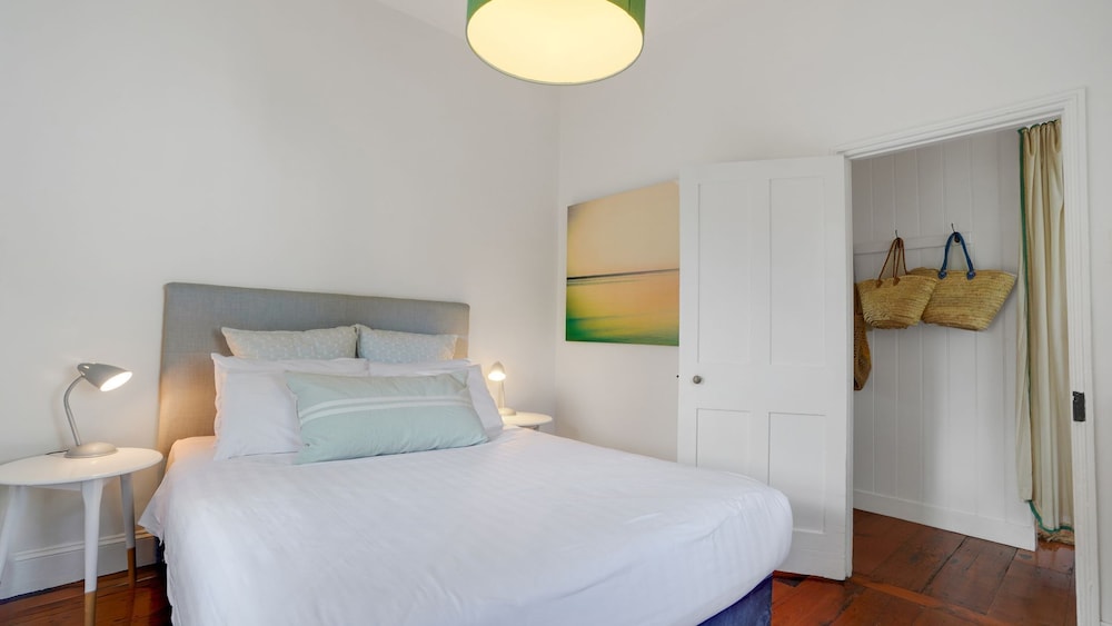 Centrally Located Cottage Offering Charm And Comfort - Port Fairy