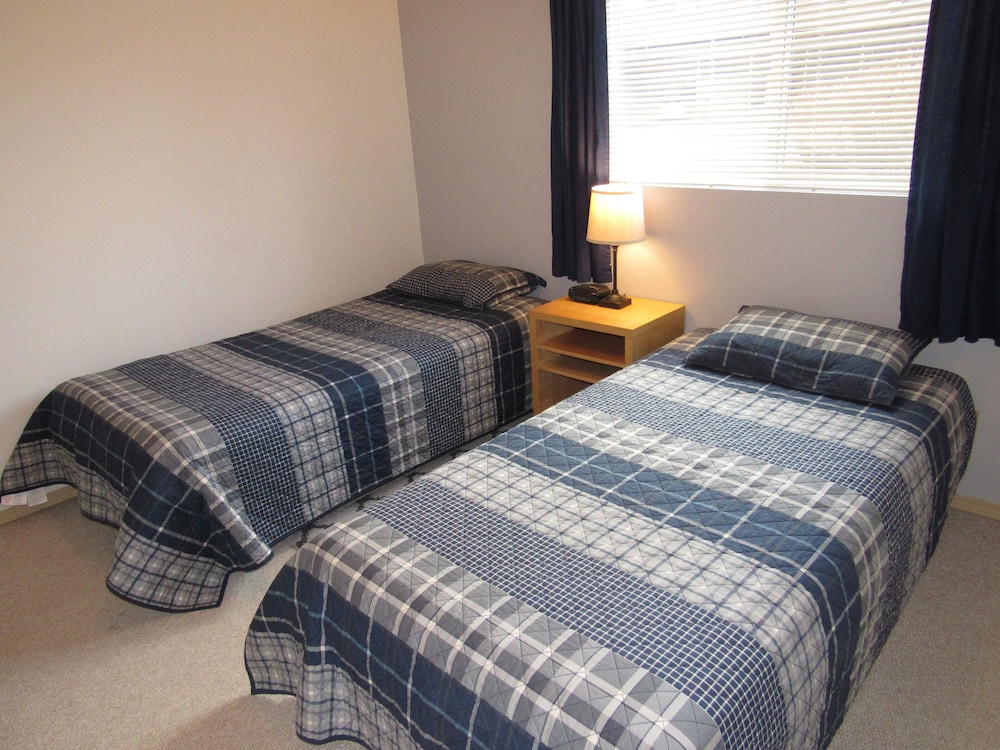 You Need A Getaway! 1st Floor Alpine Village Condo. Walk To Town! - Leavenworth, WA