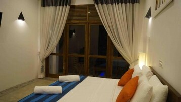 Quarto casal standard | Cofres nos quartos, quartos à prova de som, roupa de cama