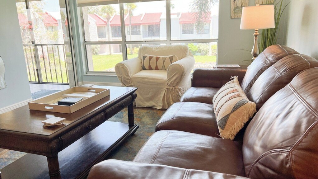 Runaway Bay 208 - Beach Access, Pool, And Gym - Cortez Beach, FL