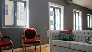 Apartamento Superior, 2 quartos, não fumadores | Sala de estar | TV de ecrã plano 