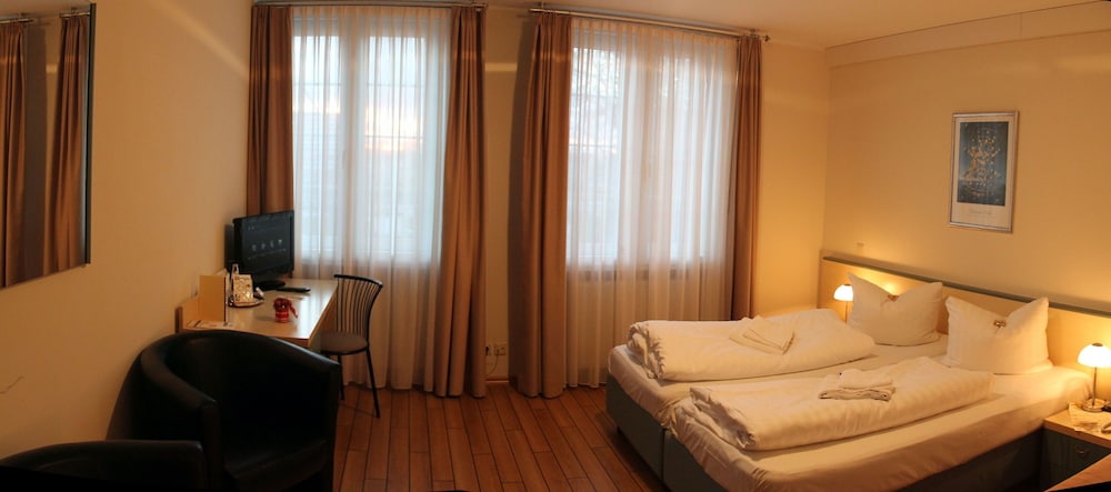 Land Gut Hotel Weisser Schwan - Mittenwalde