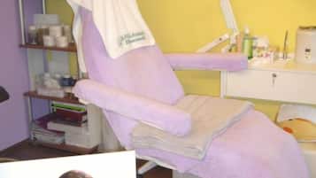 Tratamentos faciais, manicures e pedicures