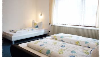 Quarto Triplo, várias camas, não fumadores | Roupa de cama fornecida
