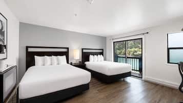 Quarto, 2 camas Queen | Roupas de cama antialérgicas, ferros/tábuas de passar roupa