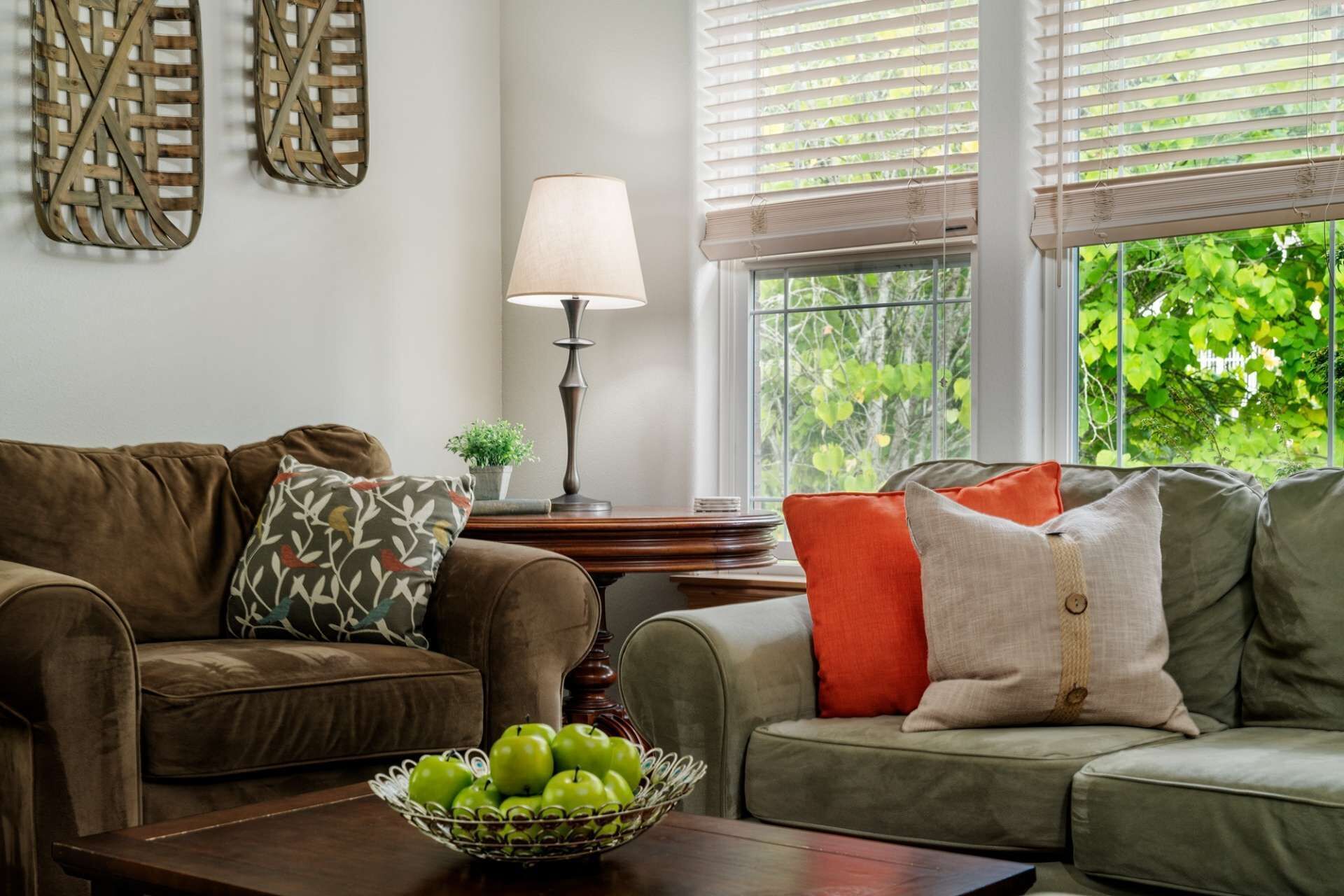 Incredible Suburban Escape, Open Floor Plan With Wooded Patio, Pet Friendly, Close 2 Vineyards - Wilsonville, OR