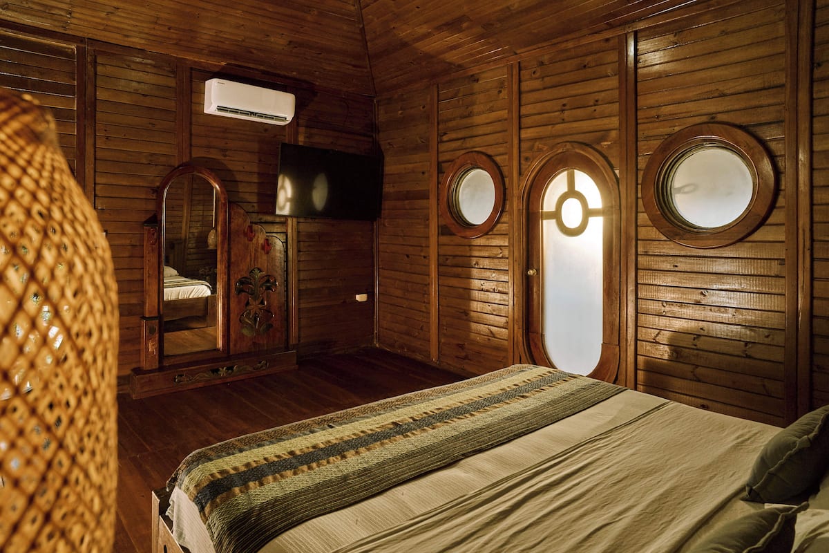 Quarto superior, 1 cama de casal, para não fumantes (Barco) | 1 quarto, roupa de cama