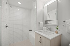 Loft básico | Banheiro | Chuveiro, chuveiro com efeito de chuva