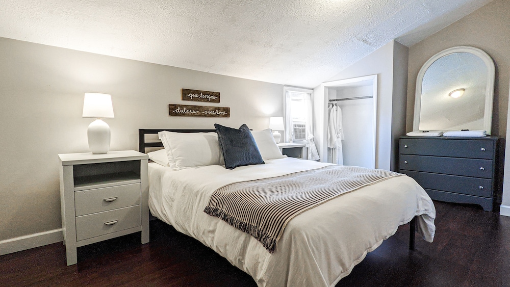The Getaway - Three Oaks Cottage 3 Br 1.5 Bath - Week Stay Discount - Union Pier, MI