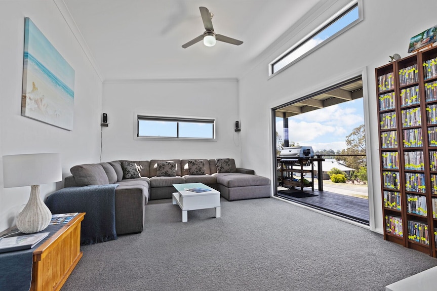 Elevation: A Stunning Modern Holiday Home With A Fantastic Entertaining Deck - Bairnsdale