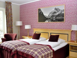 Quarto Familiar (2 Adults + 2 Children) | Roupa de alta qualidade, camas de colchão pillowtop, Wi-fi grátis 
