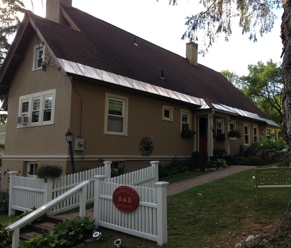 The Red Door B&b - Lenox, MA