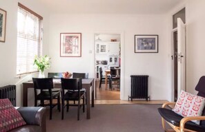 Apartamento (2 Bedrooms) | Refeições no quarto