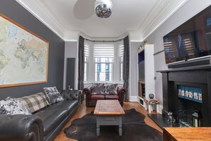 Apartamento (2 Bedrooms) | Área de estar | TV LCD